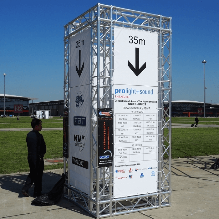 Illustration of the difference between truss and space frame